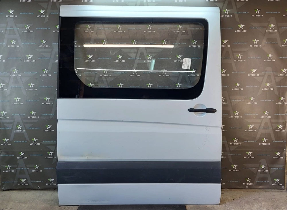 Дверь боковая правая A9067307005, A9066705600 Mercedes Sprinter ...